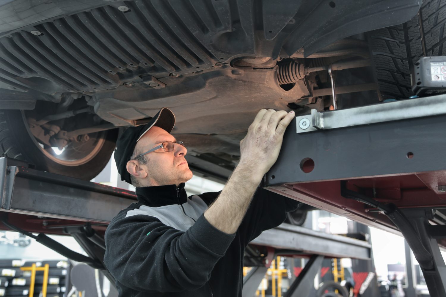 Why Hire A Certified Truck Or Trailer Repair Technician? - Patrick's Mobile